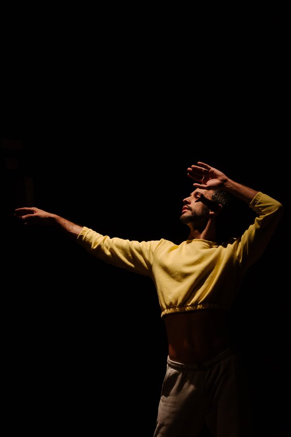 “Figura humana”: interesante propuesta brasileña de David Atencio – Santi